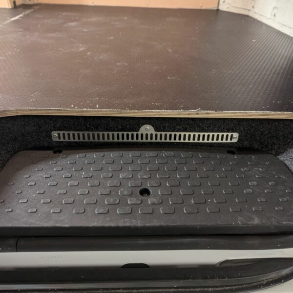 Pourquoi et comment ventiler son van aménagé : éviter l'humidité et ...